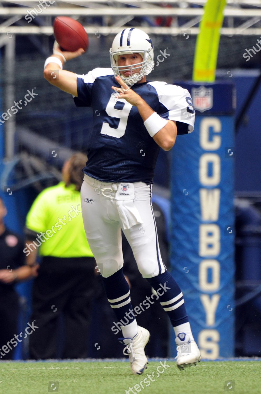 Dallas Cowboys Tony Romo Throws Against Editorial Stock Photo - Stock ...