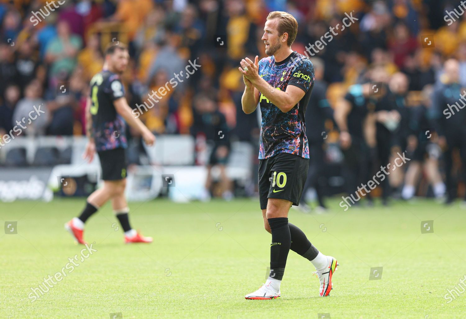Harry Kane Tottenham Hotspur Applauds Fans Editorial Stock Photo ...