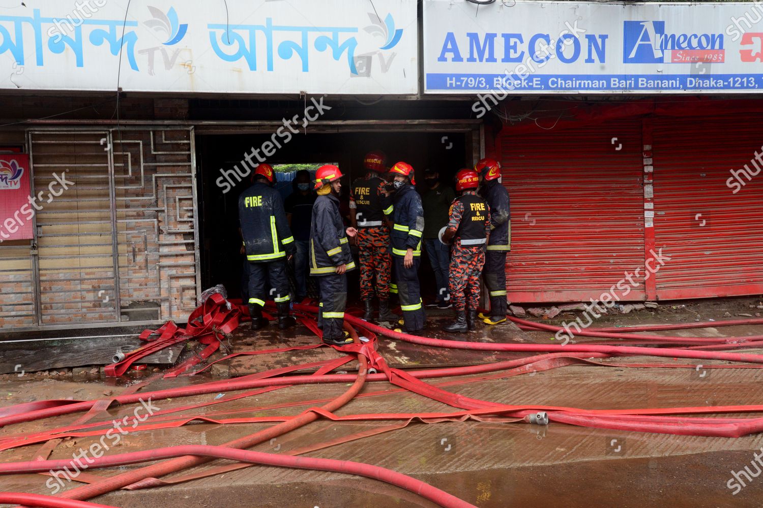 Firefighters Try Extinguish Fire Building Bonani Editorial Stock Photo ...