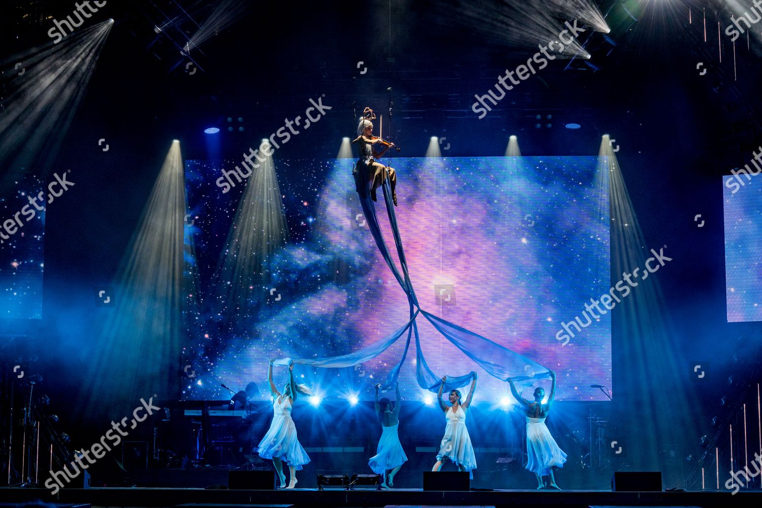 Lindsey Stirling Taylor Gagliano Addie Byers Editorial Stock Photo ...