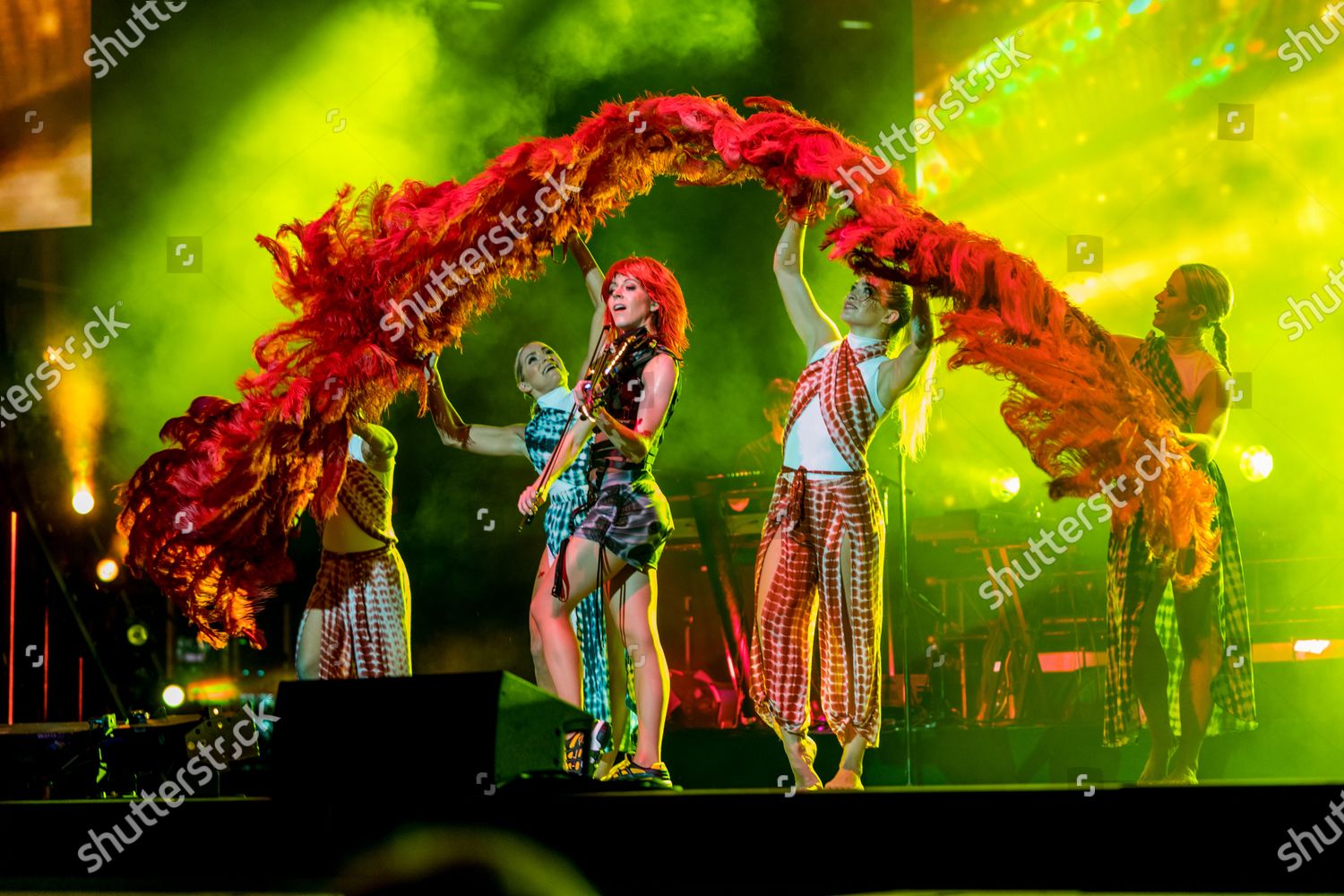 Lindsey Stirling Taylor Gagliano Addie Byers Editorial Stock Photo ...