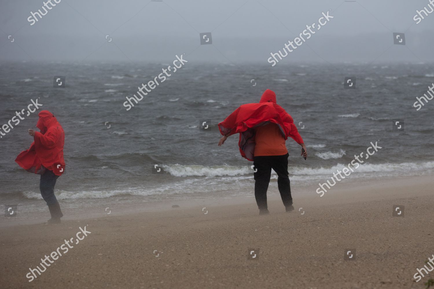Beachgoers Walk Down Conimicut Point Beach Editorial Stock Photo ...