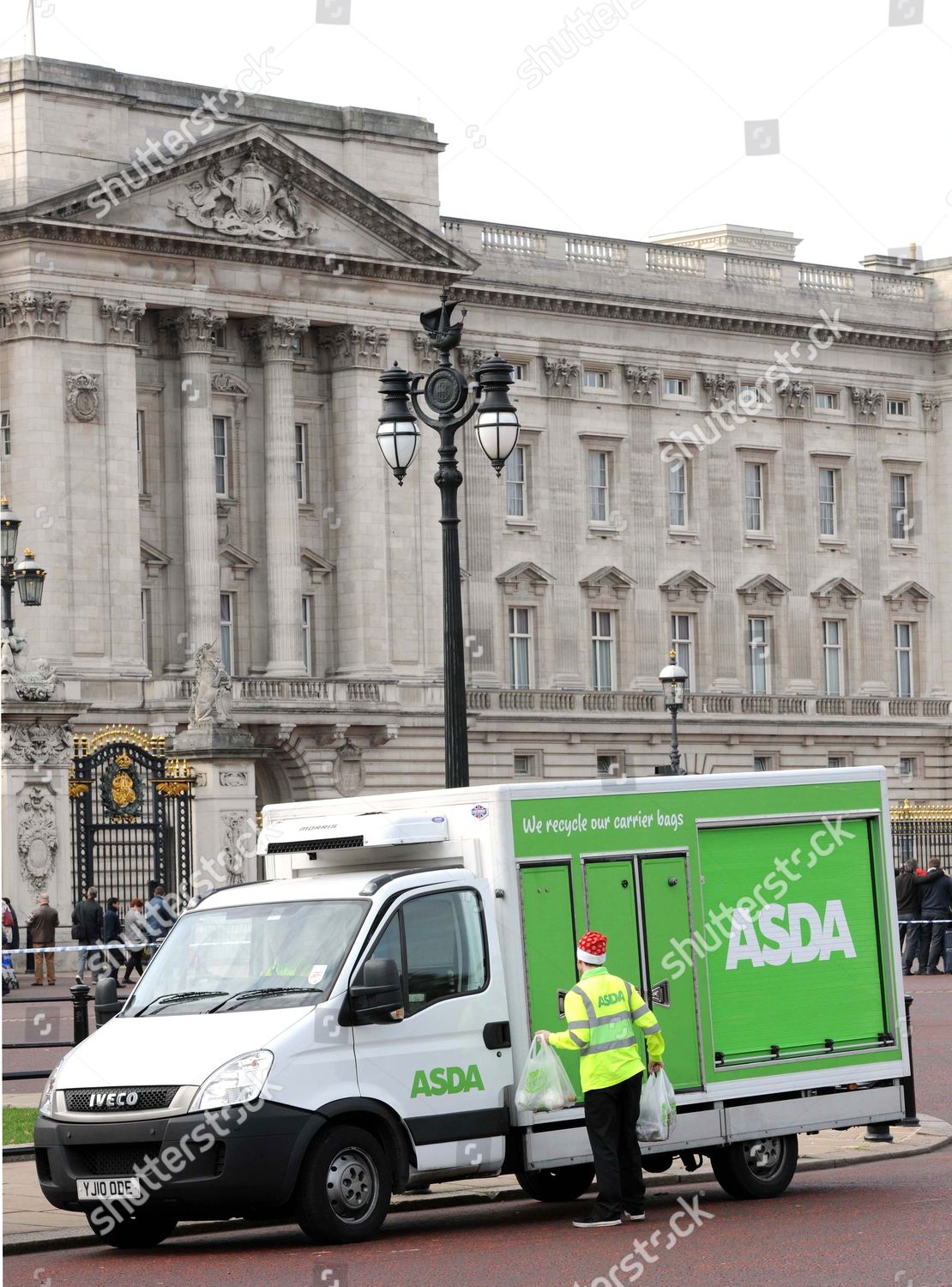 Asda Delivery Van Outside Buckingham Palace Editorial Stock Photo ...