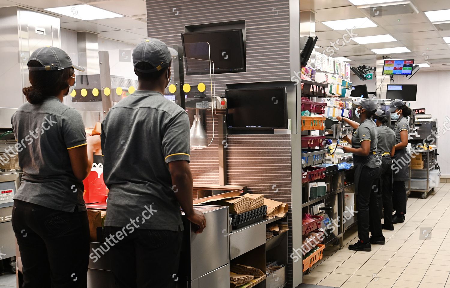 Mcdonalds Staff Mcdonalds Restaurant Central London Editorial Stock ...