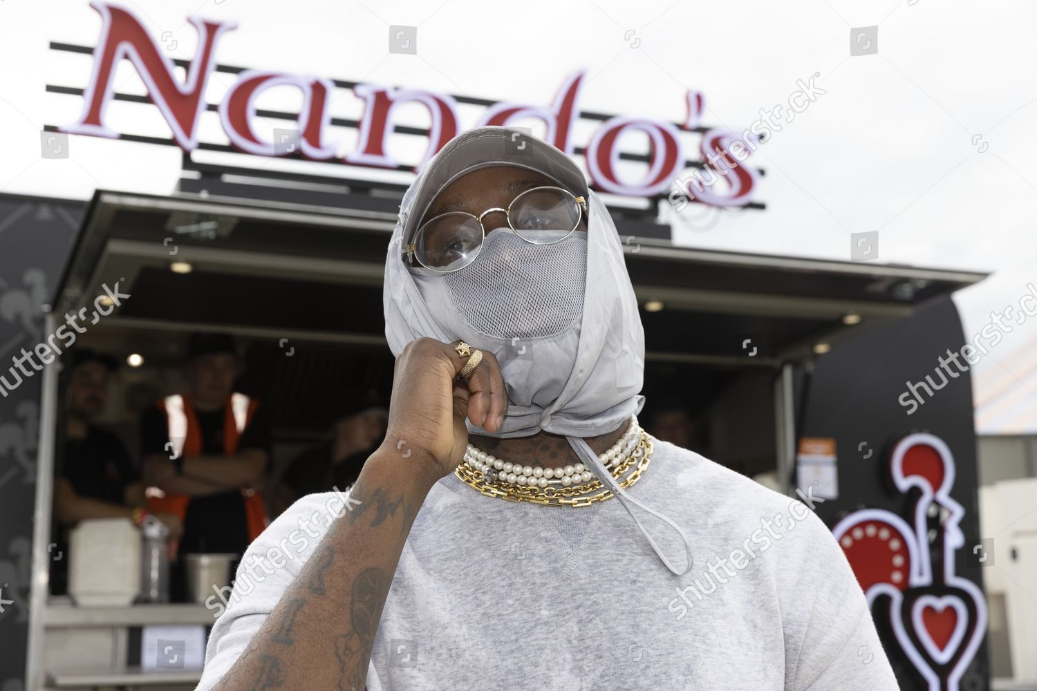 Che Lingo Snapped Feasting On Some Editorial Stock Photo - Stock Image ...