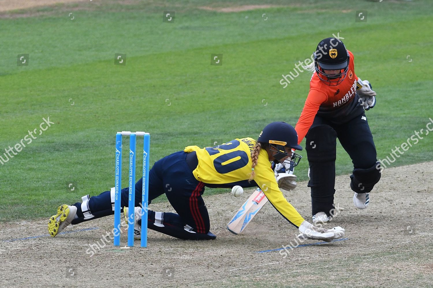Alice Monaghan Southern Vipers Kira Chathli Editorial Stock Photo ...