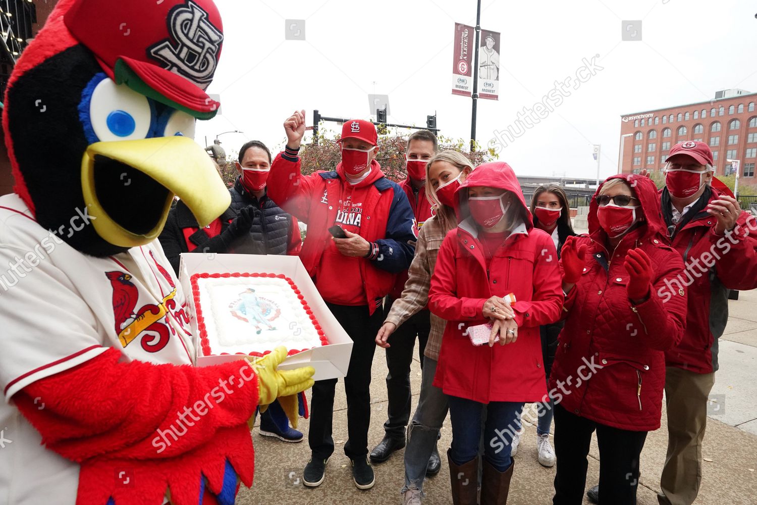 Fredbird Mascot St Louis Cardinals Holds Editorial Stock Photo - Stock ...