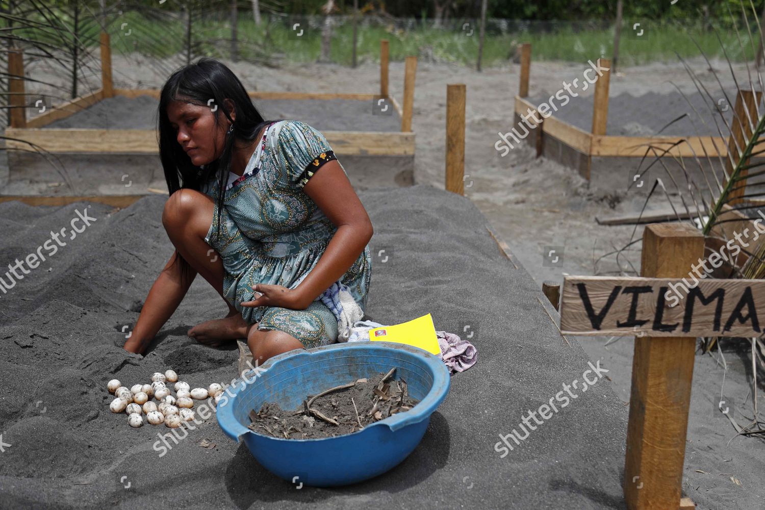 KANDOZI WOMAN MUSA KARUSHA COMMUNITY PLACE Editorial Stock Photo ...