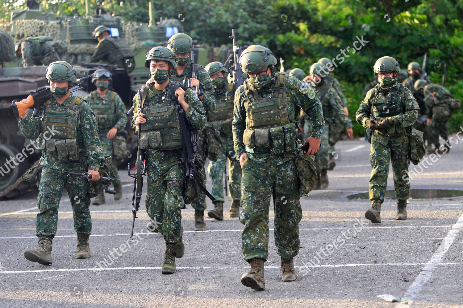 Taiwanese Soldiers Holding Grenade Launchers Machine Editorial Stock ...