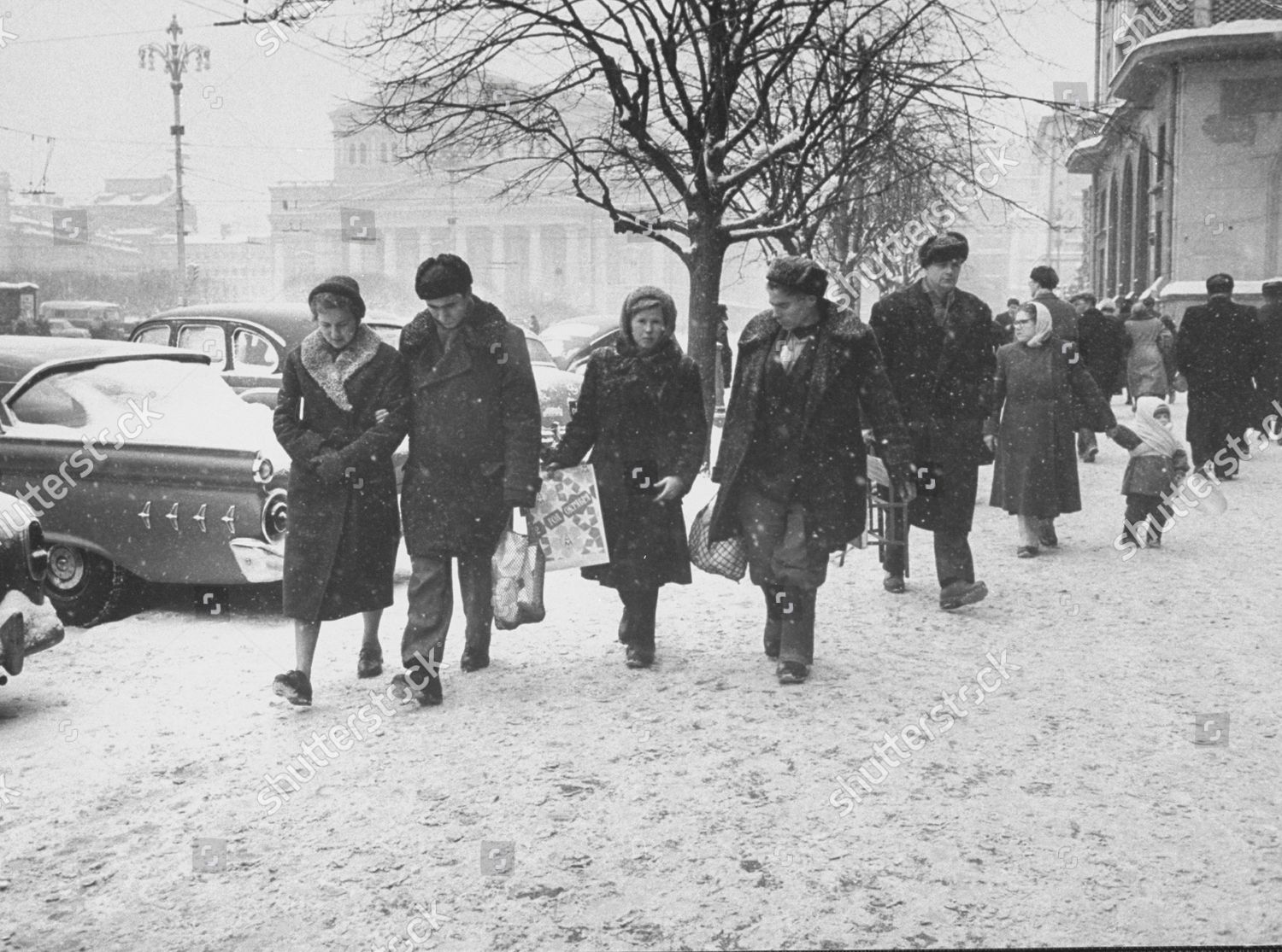 People Bundled Against Cold Winter Weather Editorial Stock Photo ...