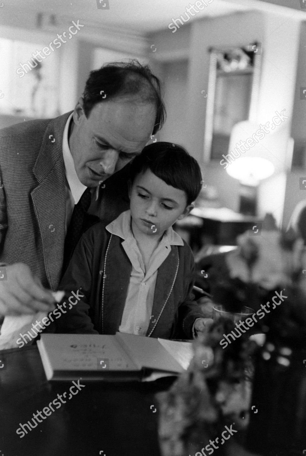 Roald Dahl L Reading Book His Editorial Stock Photo - Stock Image ...