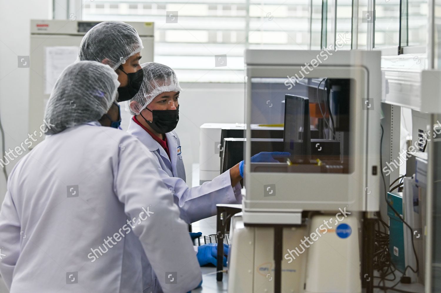Technicians Work Lab Fill Finish Operation Editorial Stock Photo ...