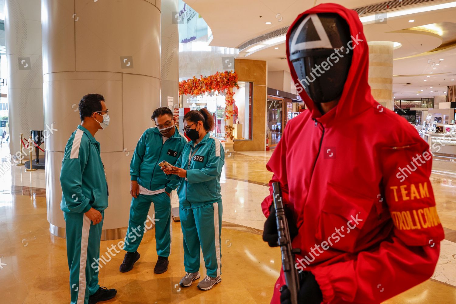 Mall Security Guards Employees Dressed Netflix Editorial Stock Photo ...
