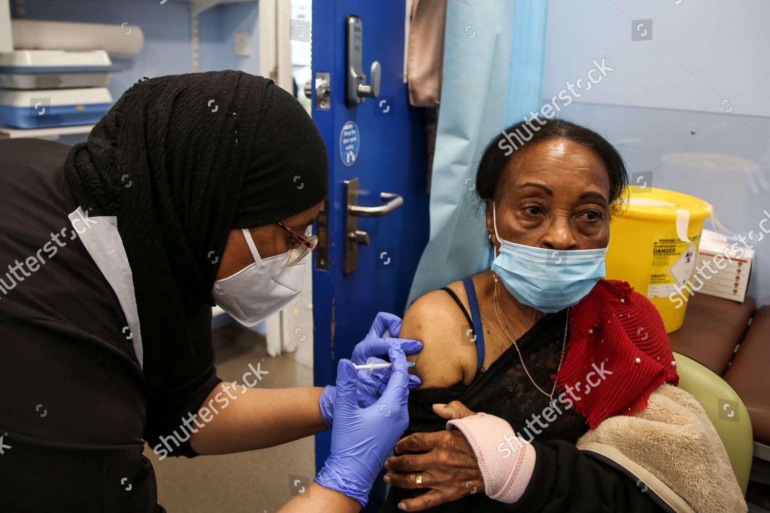 Layla Omar Nhs Vaccinator Administers Pfizerbiontech Editorial Stock ...