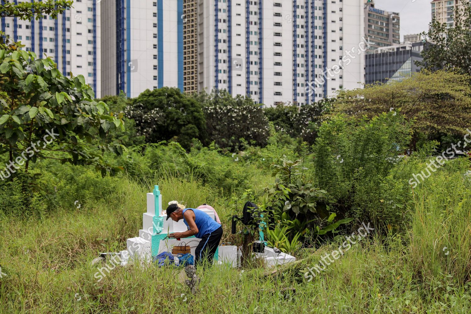 Workers Paint Tombs People Visit Cemeteries Editorial Stock Photo ...