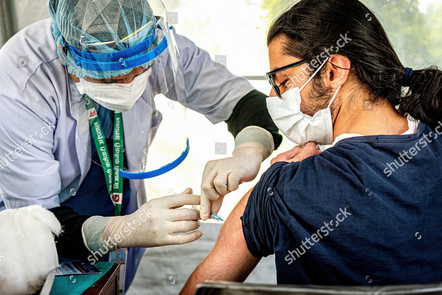 Health Worker Seen Inoculating Pfizerbiontech Vaccine Editorial Stock ...