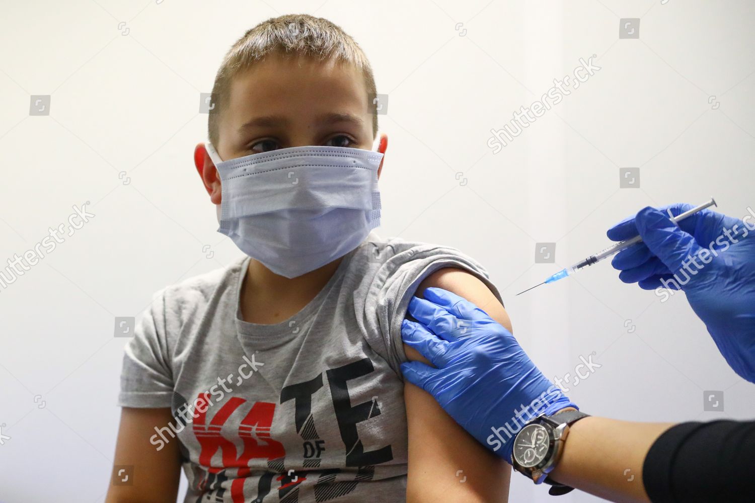 Health Worker Injects Shot Pfizerbiontech Covid19 Editorial Stock Photo ...