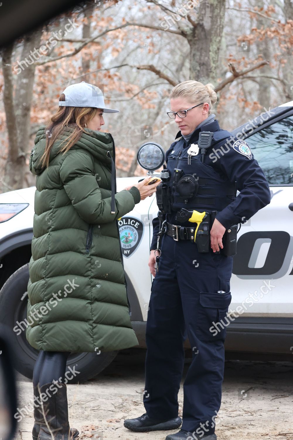 Exclusive Hilaria Baldwin Spotted Speaking Hamptons Editorial Stock ...