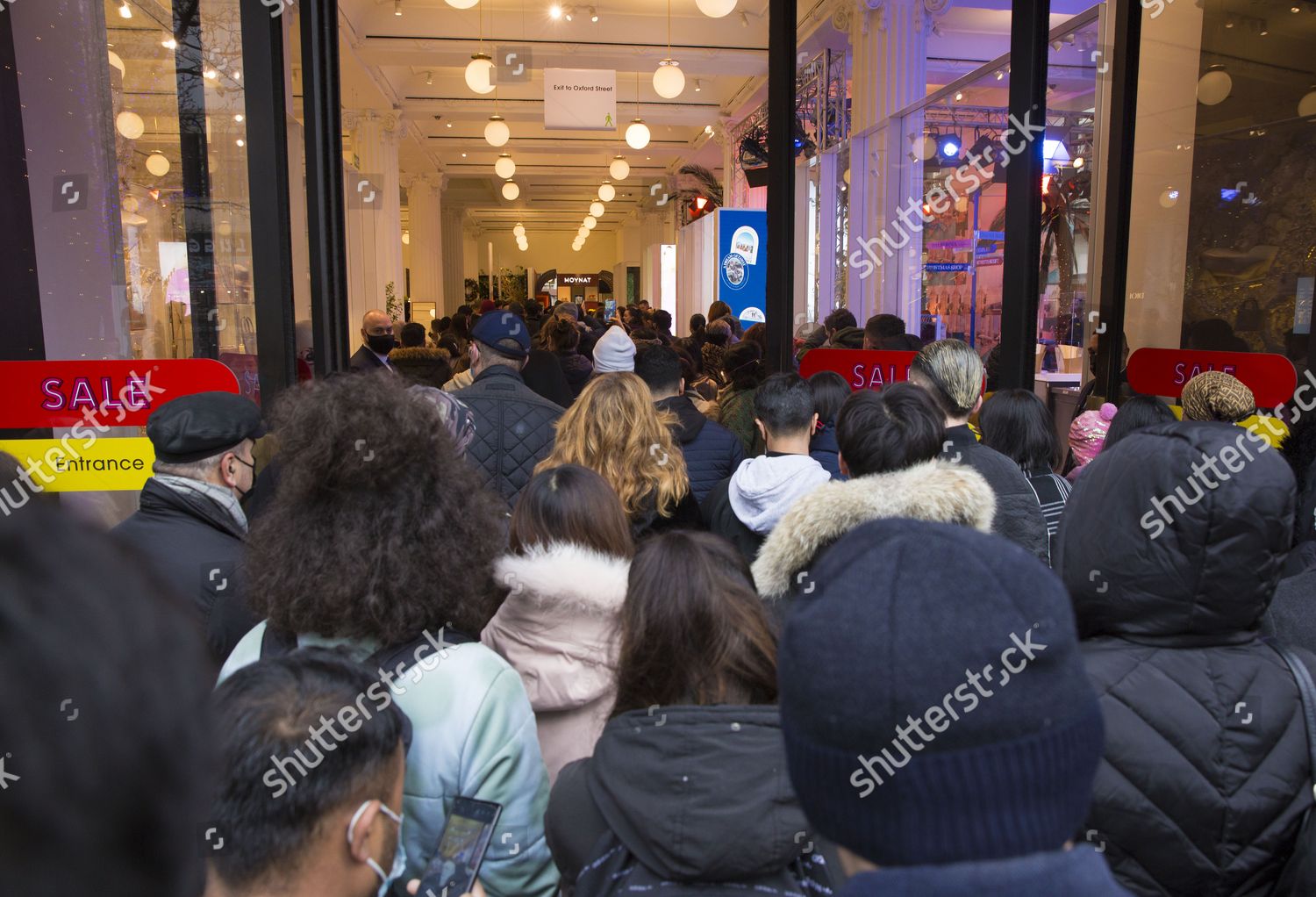 People Enter Selfridges Department Store Time Editorial Stock Photo ...