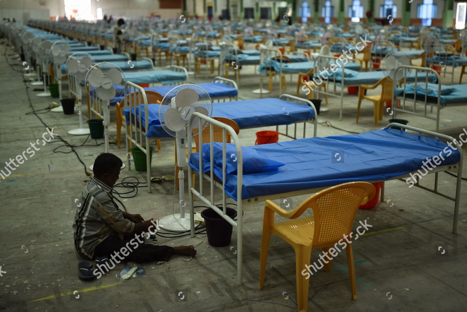 Indian Laborer Works Inside Chennai Trade Editorial Stock Photo - Stock ...