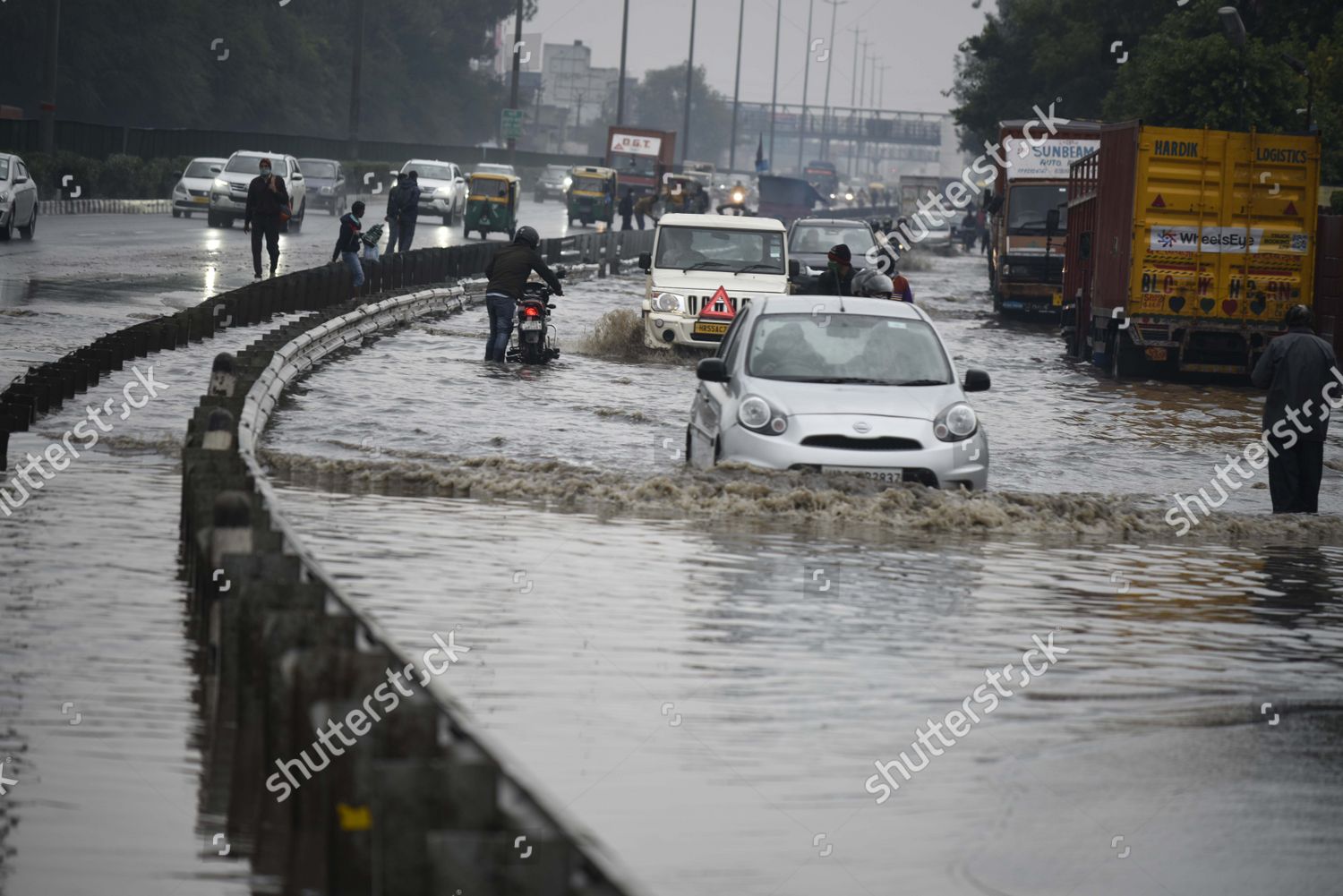 Vehicles Pass Through Waterlogged Expressway Service Editorial Stock ...
