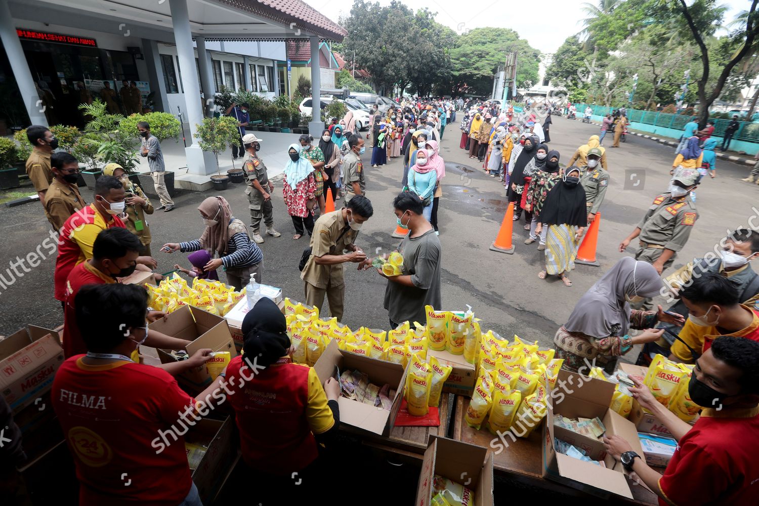 Indonesians Line Cooking Oil During Government Editorial Stock Photo ...
