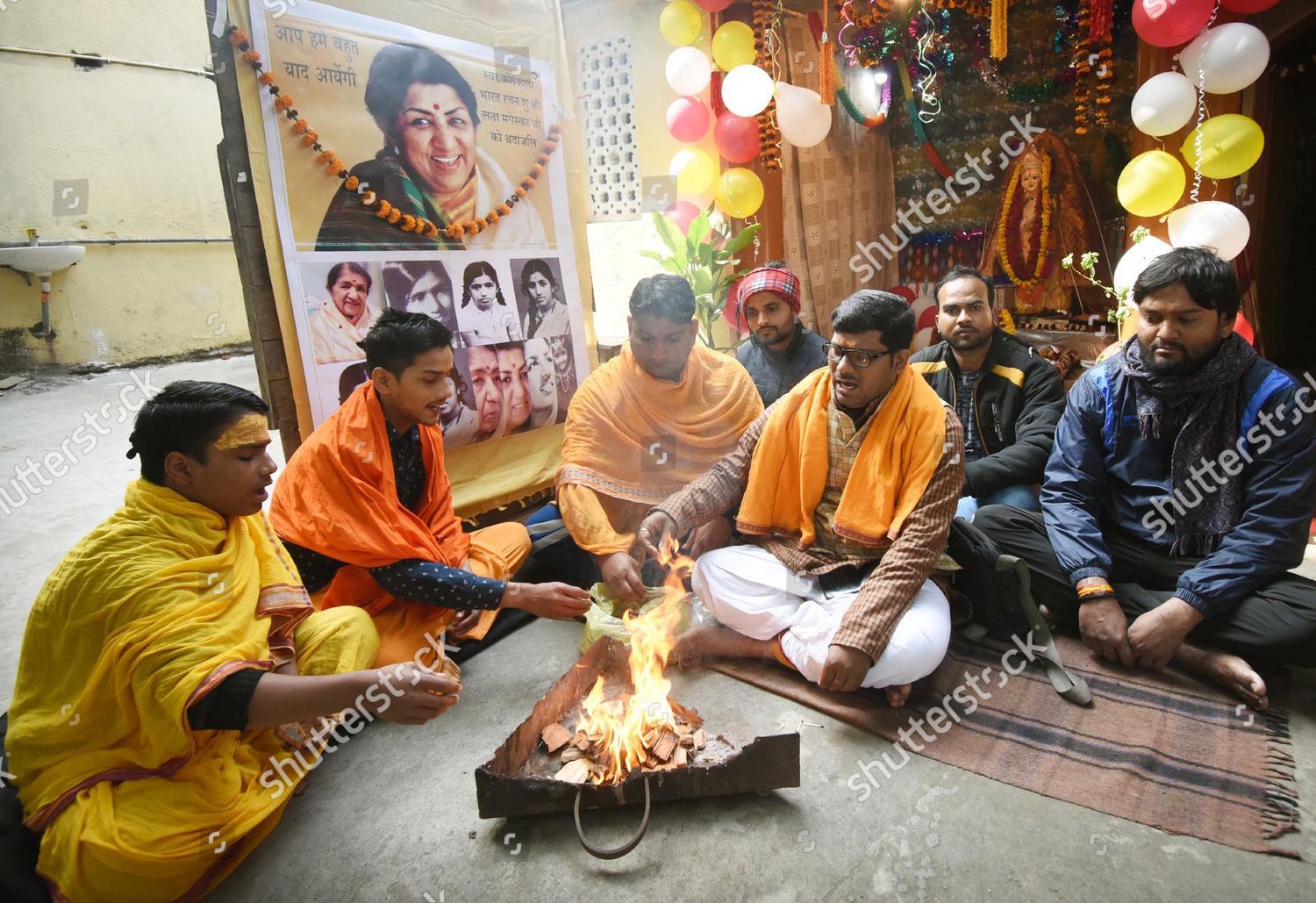 Hindu Priests Perform Hawan Rituals Pay Editorial Stock Photo - Stock ...