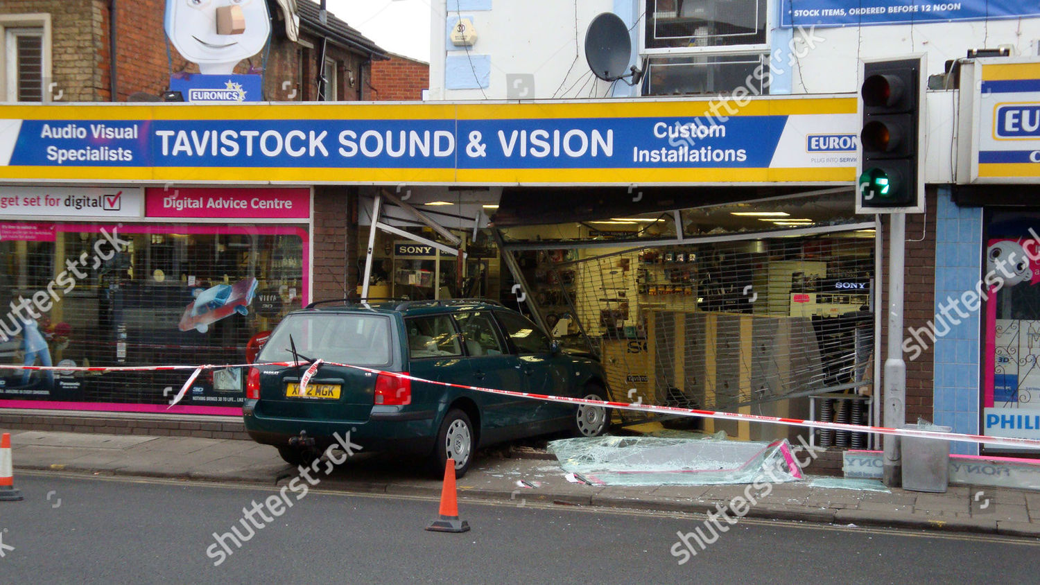 Car Shop Window Tavistock Sound Vision Editorial Stock Photo - Stock ...