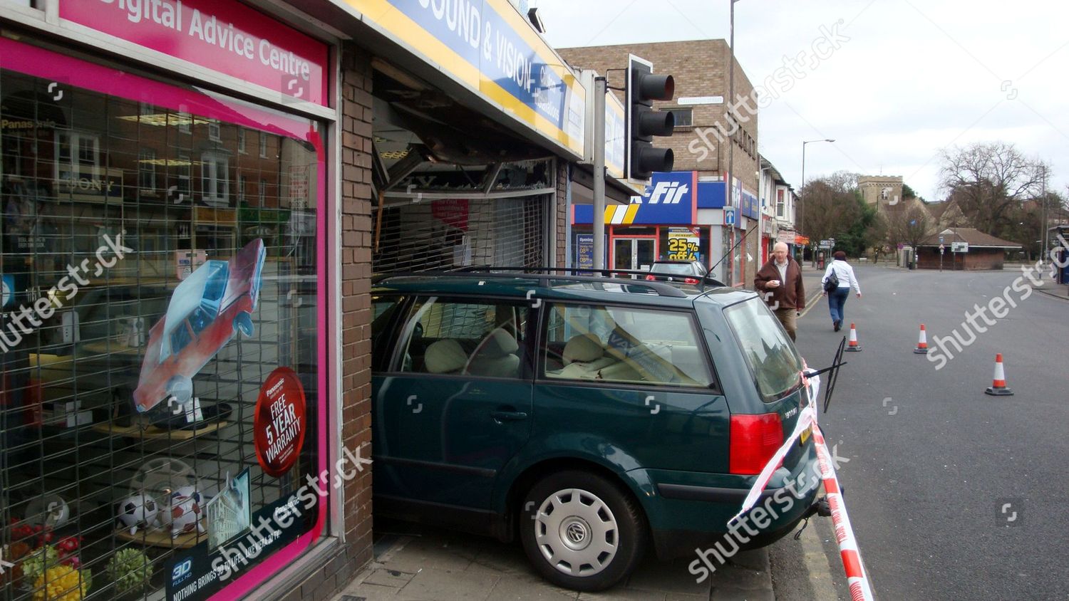 Car Shop Window Tavistock Sound Vision Editorial Stock Photo - Stock ...