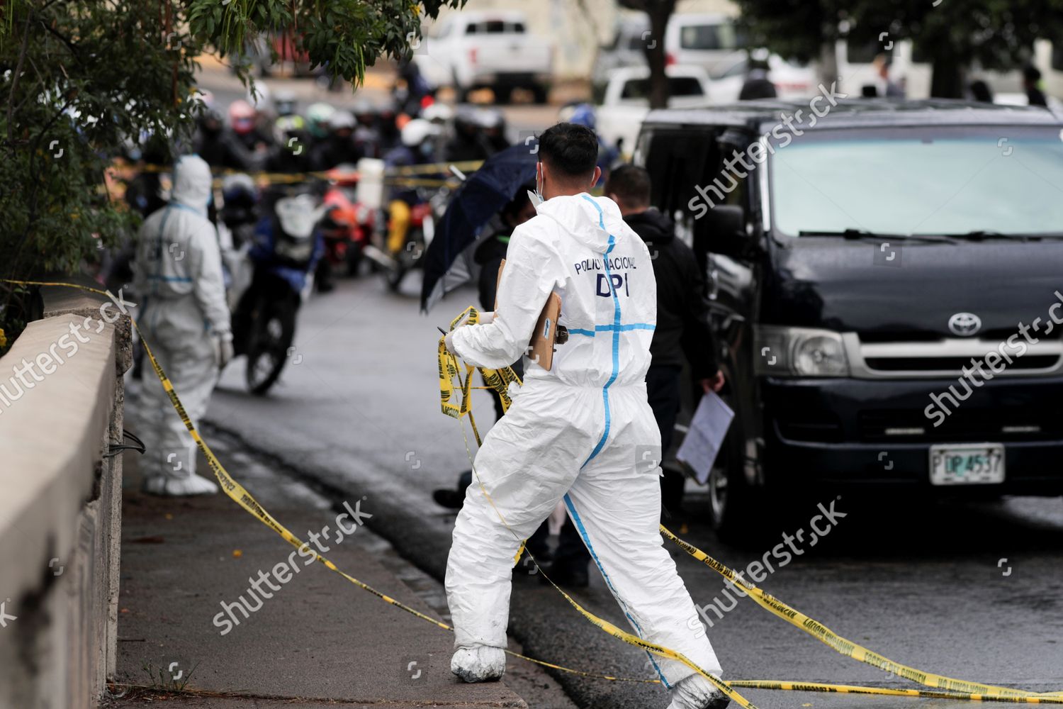 Members Polices Mobile Crime Laboratory Investigating Editorial Stock ...