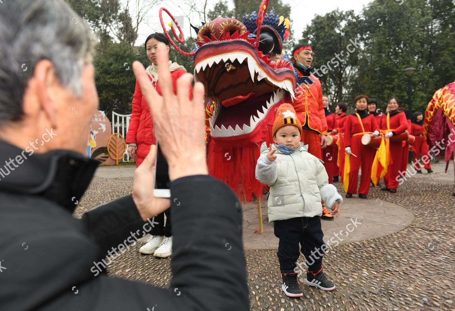 Child Poses Photos Dragon Dance Performers Editorial Stock Photo ...