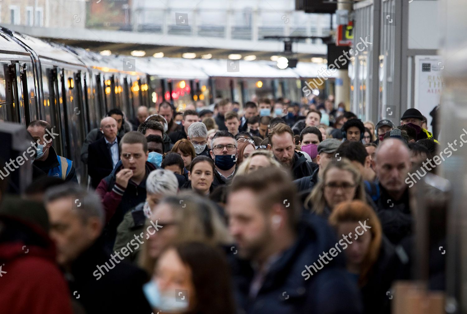 Commuters Disembark Train Victoria Station London Editorial Stock Photo ...