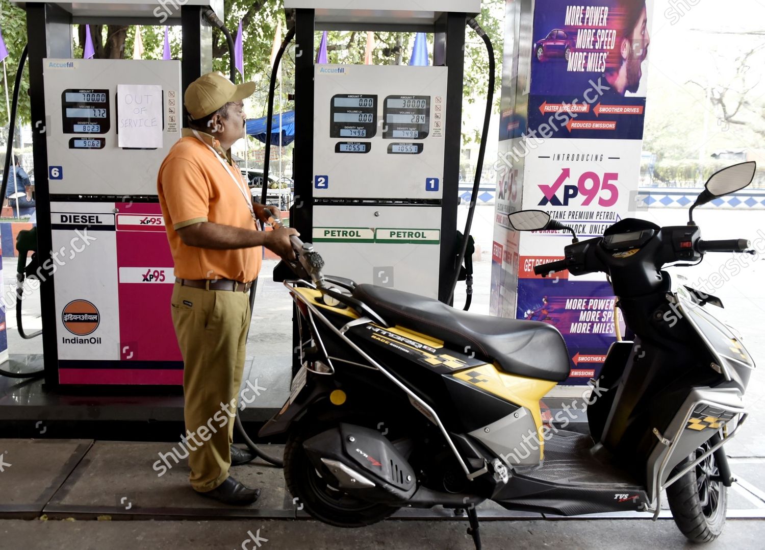Indian Oil Petroleum Pump Kolkata India Editorial Stock Photo - Stock ...