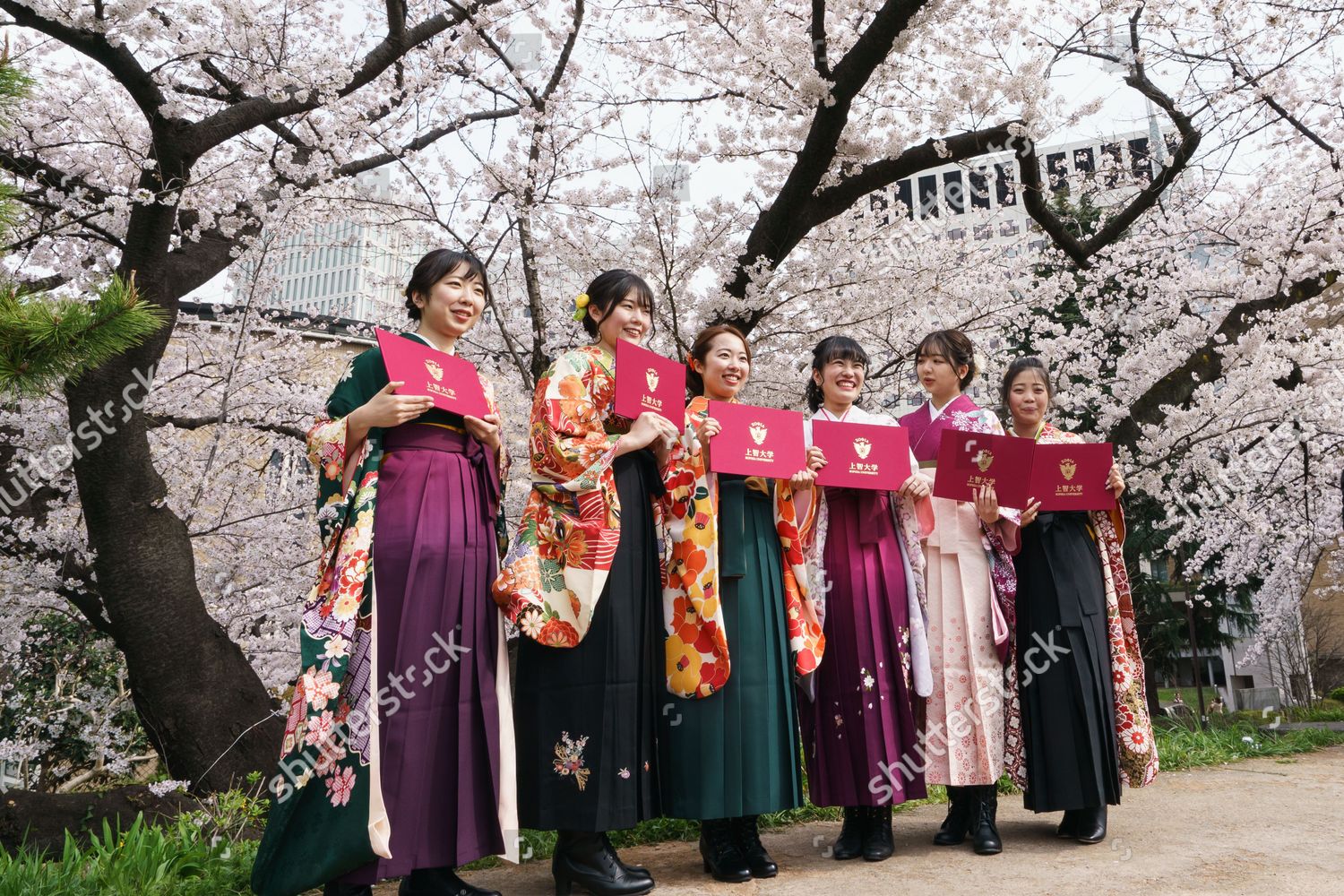 University Graduates Wearing Hakama Kimono Graduation Editorial Stock ...