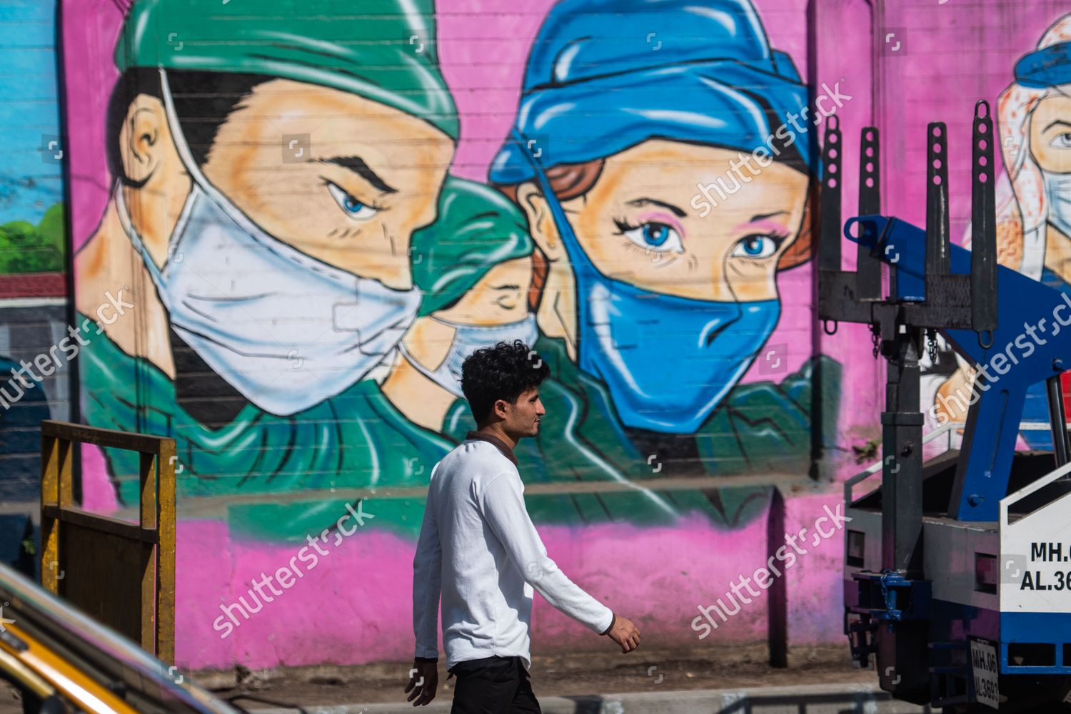Man Without Mask Walks Past Graffiti Editorial Stock Photo - Stock ...