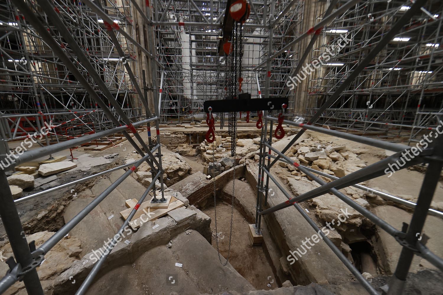 SCAFFOLDING SURROUND DAMAGED VAULTS RECONSTRUCTION SITE Editorial Stock ...