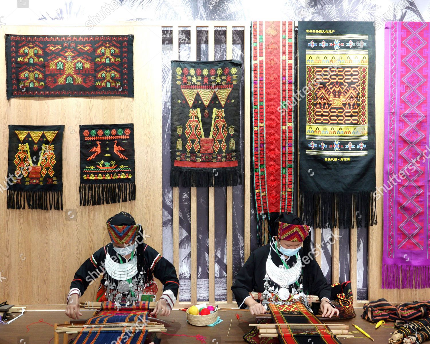 Women Li Ethnic Group Demonstrate Li Editorial Stock Photo - Stock ...