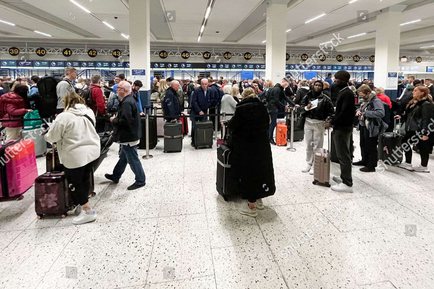 Passengers Queue Checkin Terminal 1 Manchester Editorial Stock Photo ...