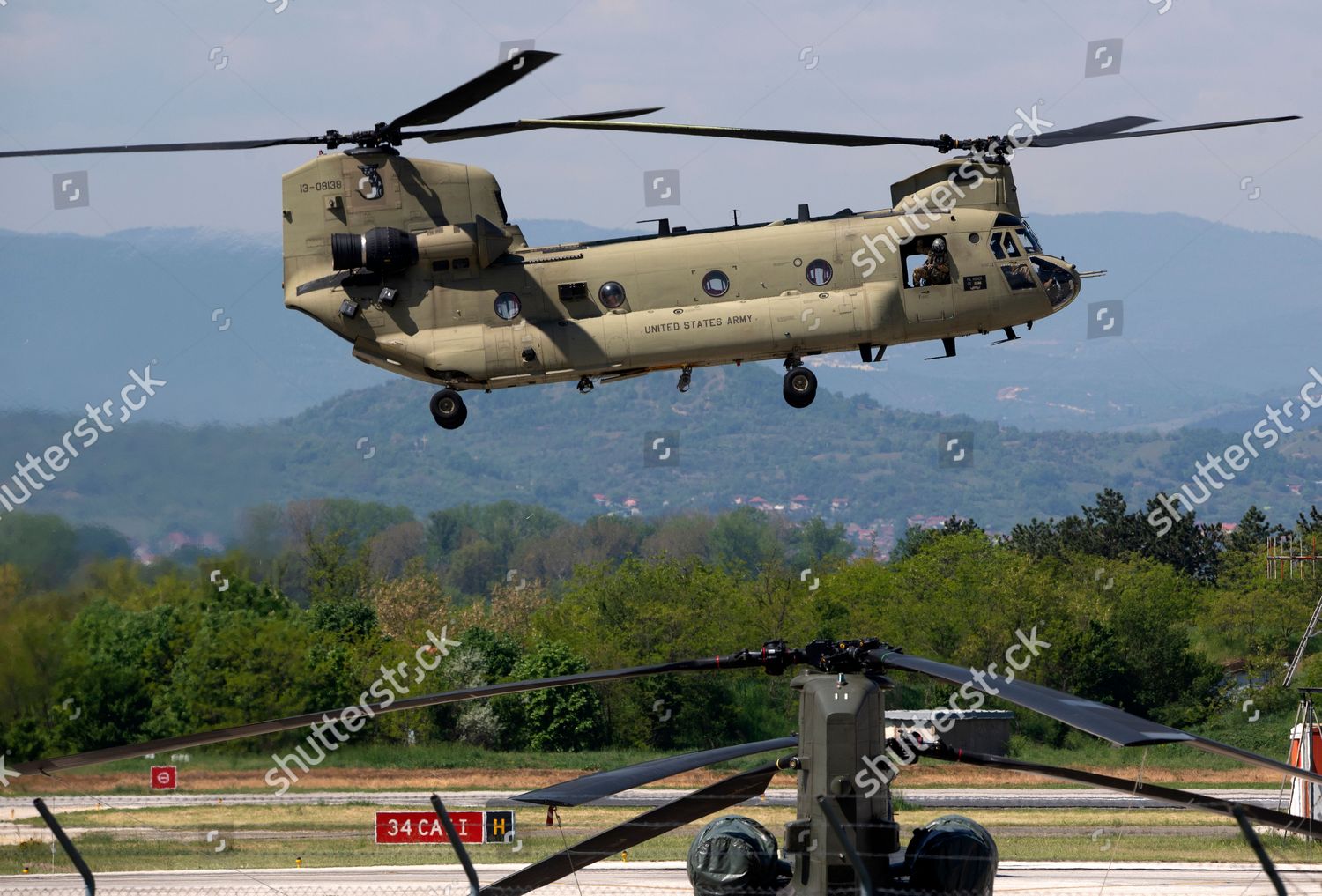 Us Army Helicopter Ch47 Chinook Lands Editorial Stock Photo - Stock ...