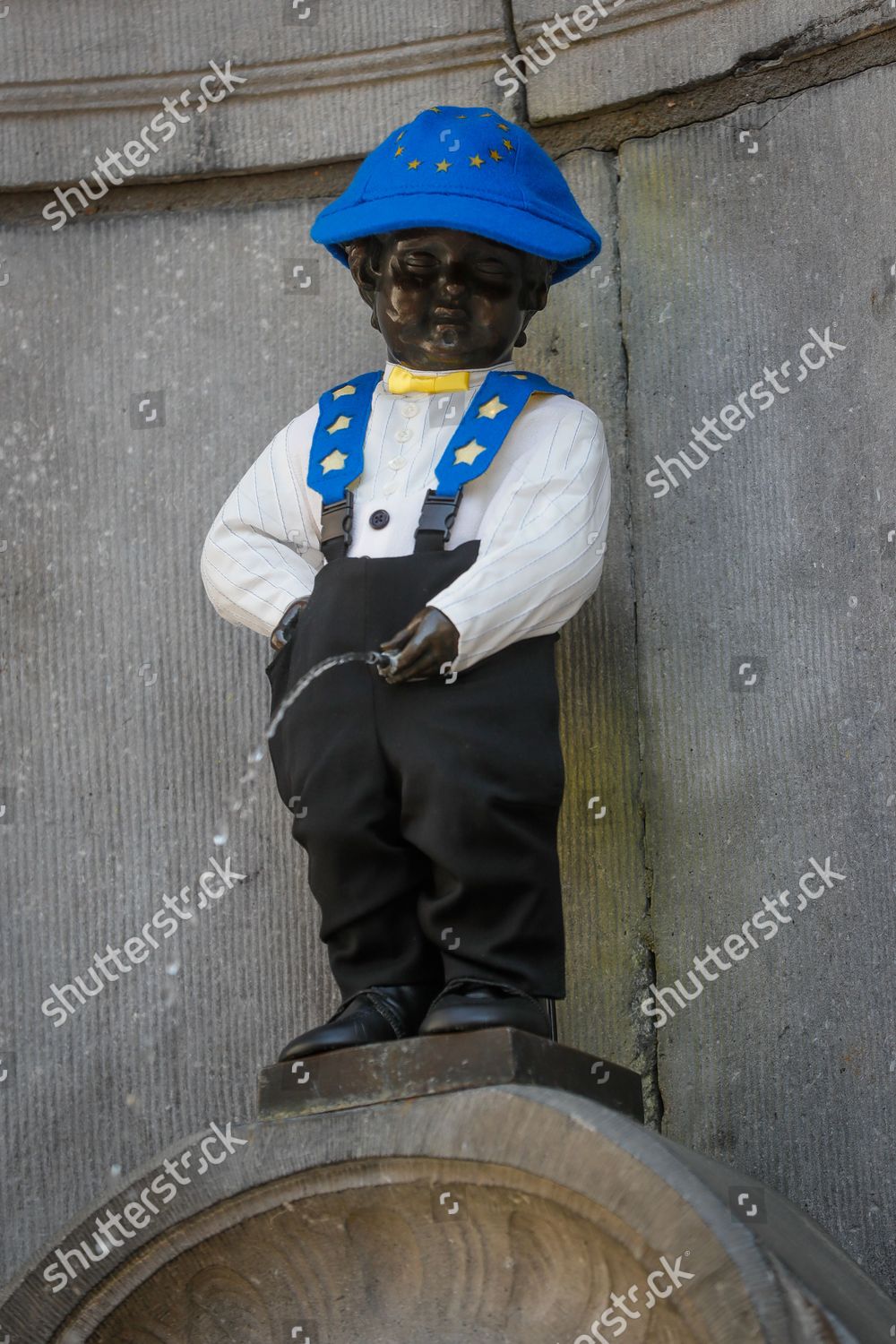 Mannekenpis Dressed Mark Europe Day Brussels Editorial Stock Photo ...