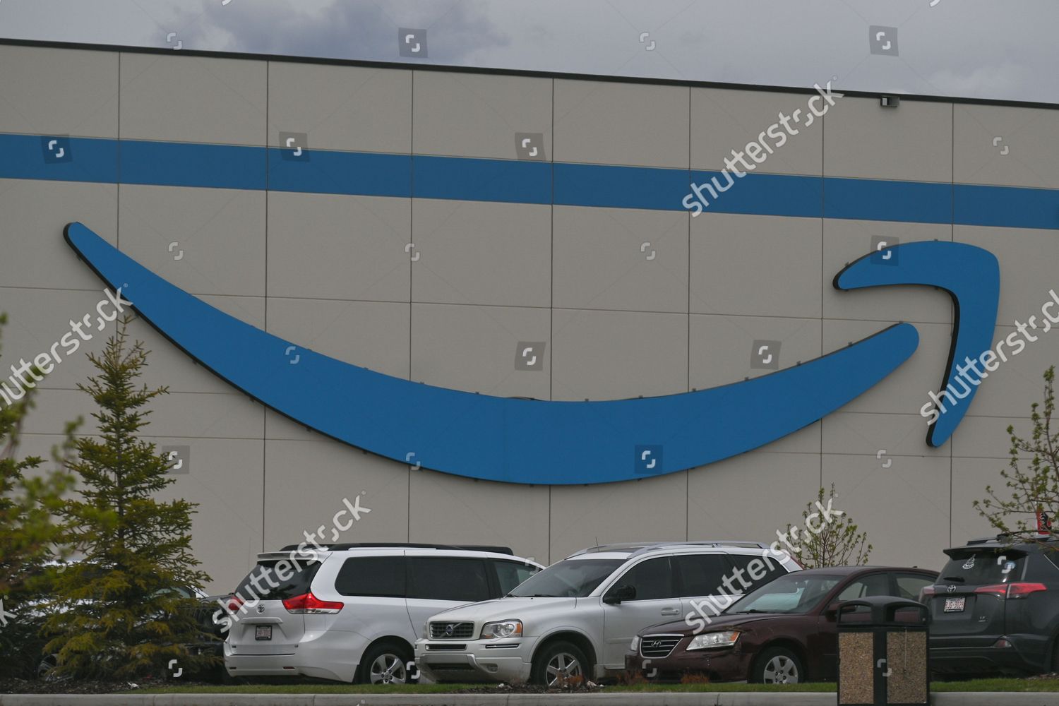 Amazon Logo Front Amazon Fulfillment Services Editorial Stock Photo ...