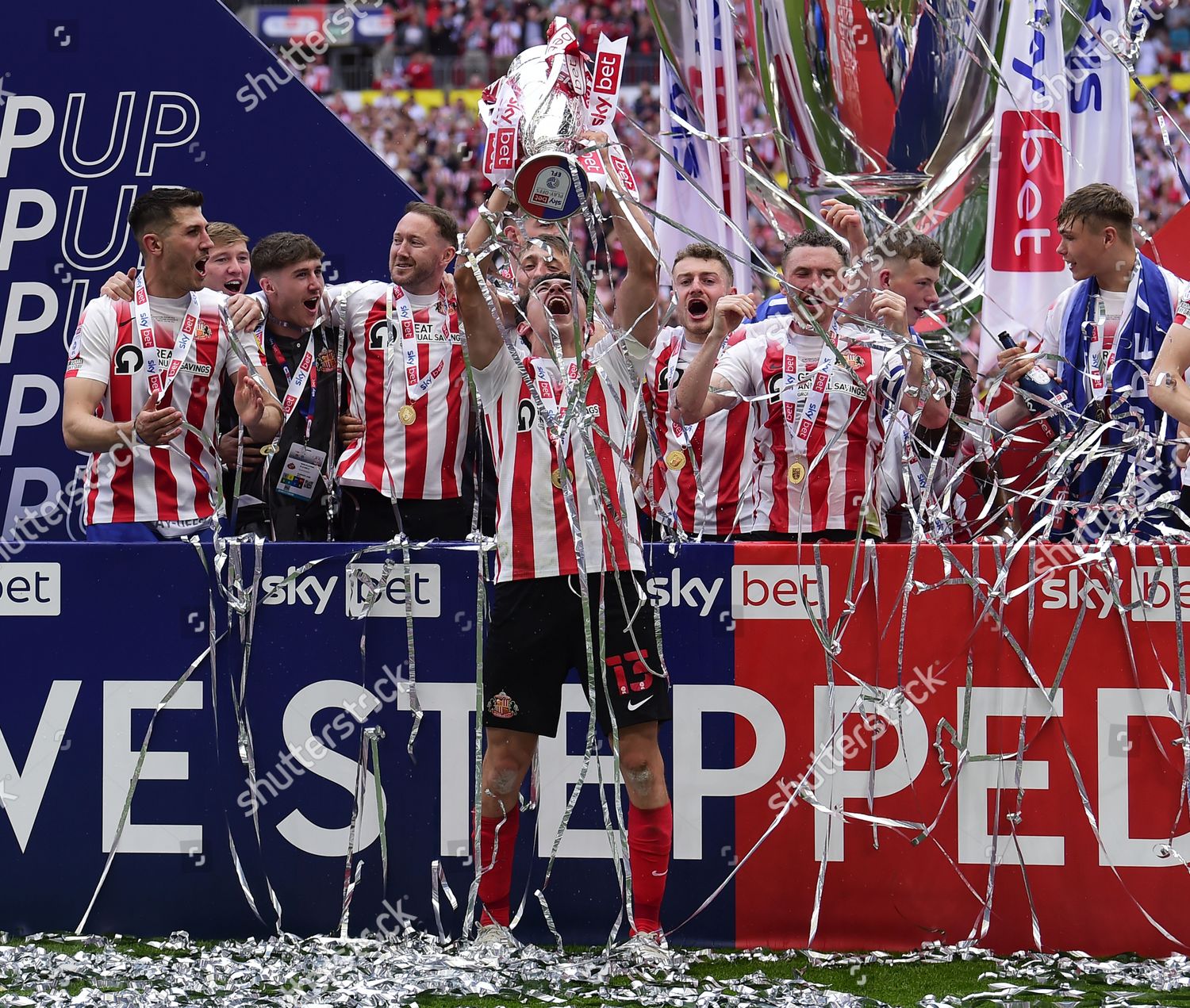 Luke Onien Sunderland Lifts Trophy Sunderland Editorial Stock Photo ...