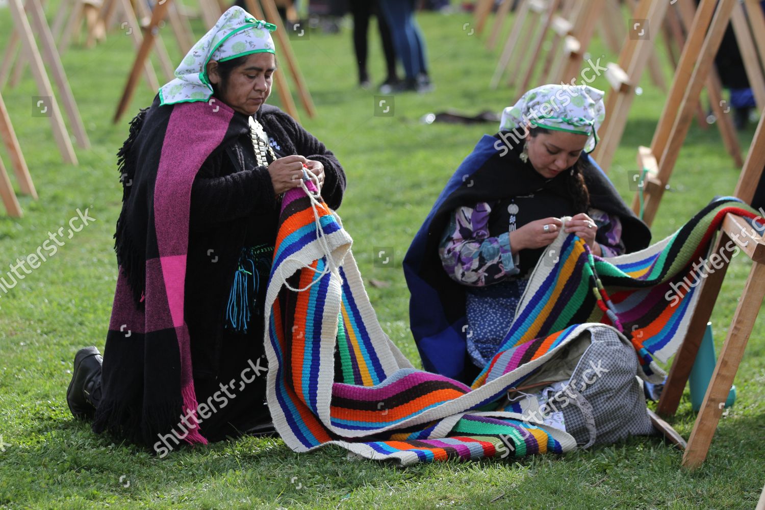 Mapuche Women Weave Puerto Saavedra Araucania Editorial Stock Photo ...