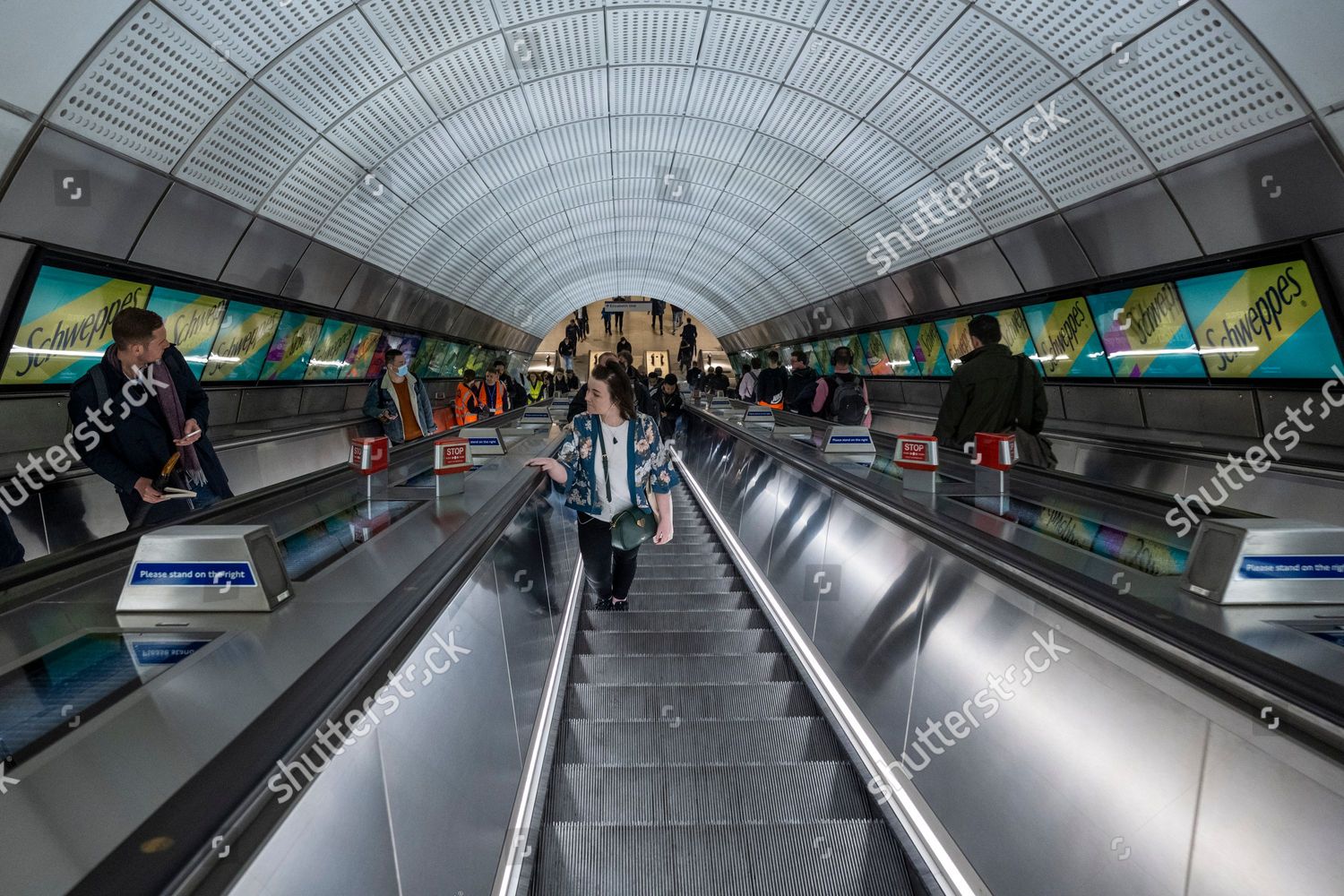 Elizabeth Line Escalators Farringdon Station Elizabeth Editorial Stock ...