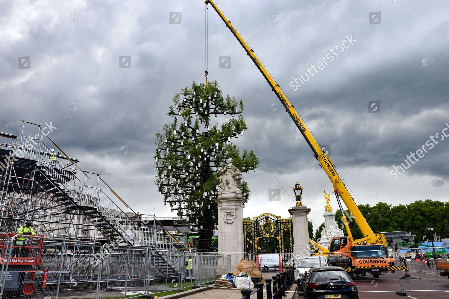 Final Piece Thomas Heatherwick 21metrehigh Tree Editorial Stock Photo ...