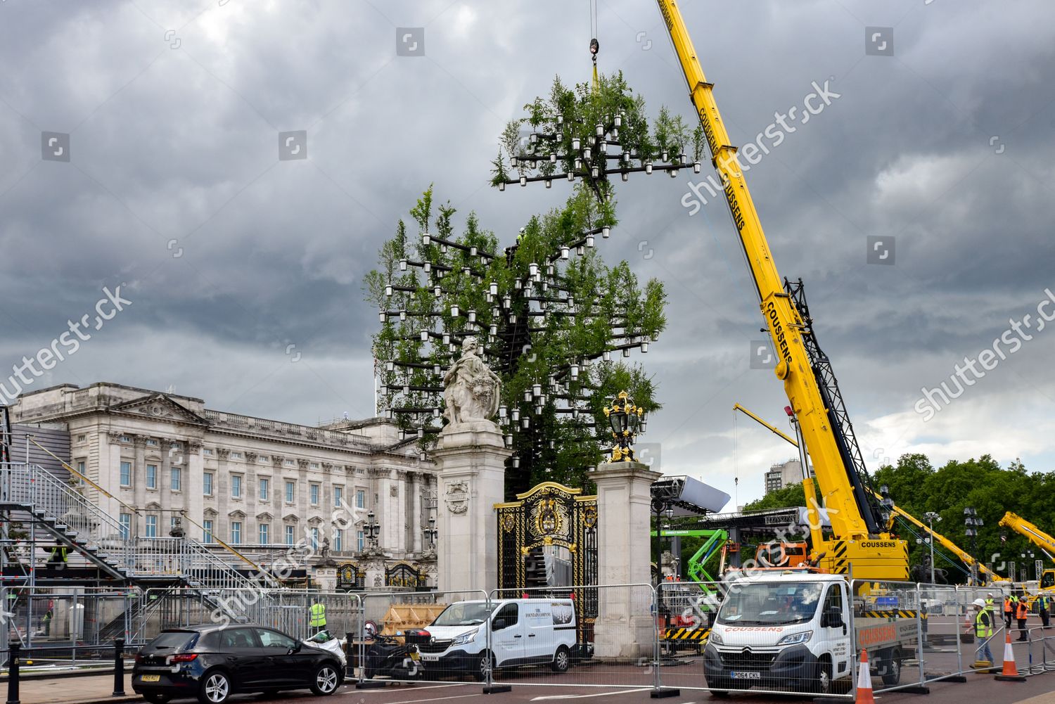 Final Piece Thomas Heatherwick 21metrehigh Tree Editorial Stock Photo ...
