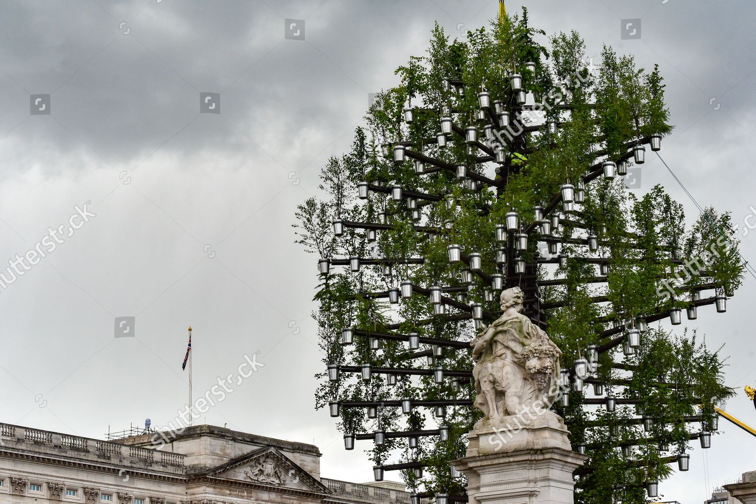 Final Piece Thomas Heatherwick 21metrehigh Tree Editorial Stock Photo ...