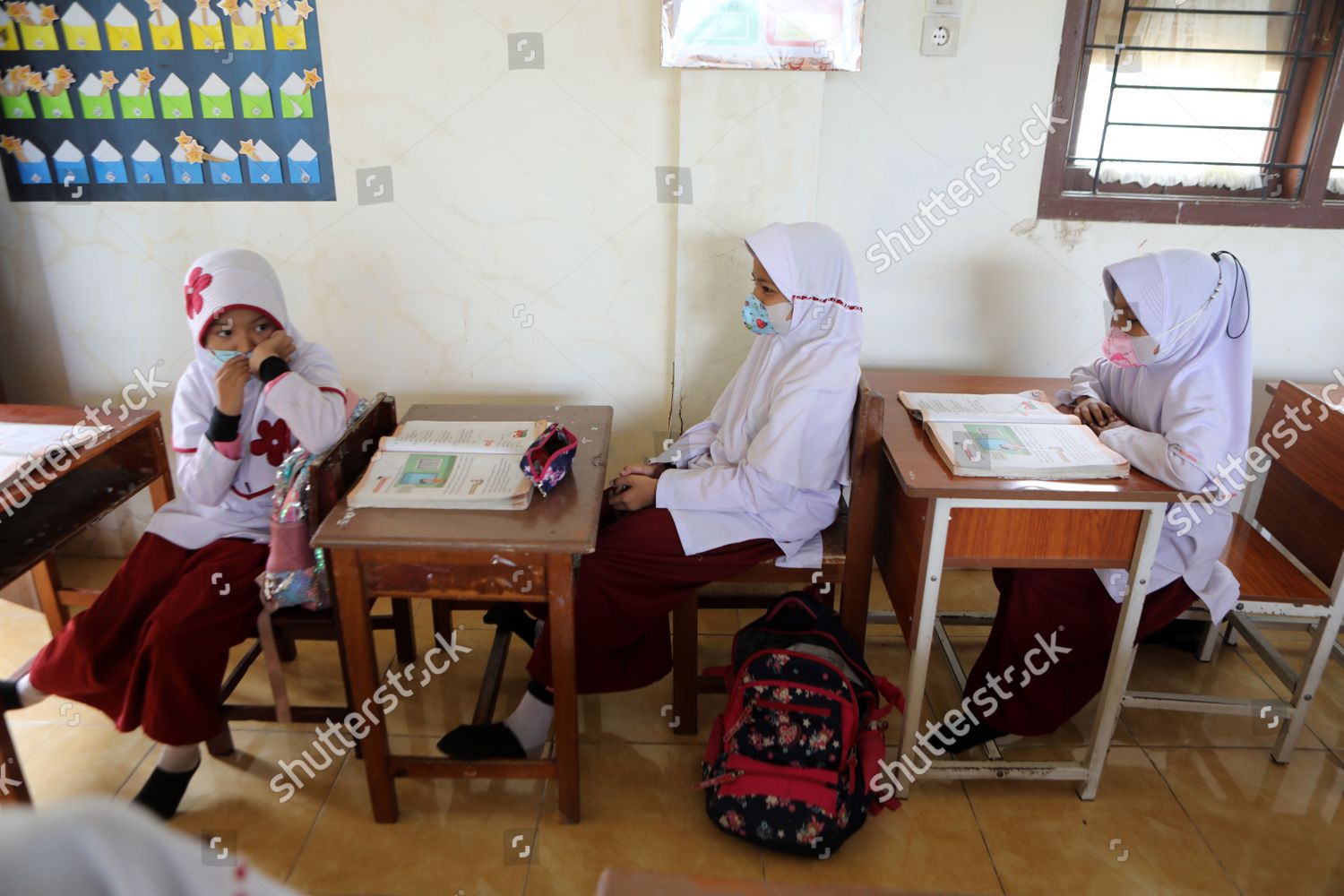 Elementary School Students Attend Lesson Wearing Editorial Stock Photo ...