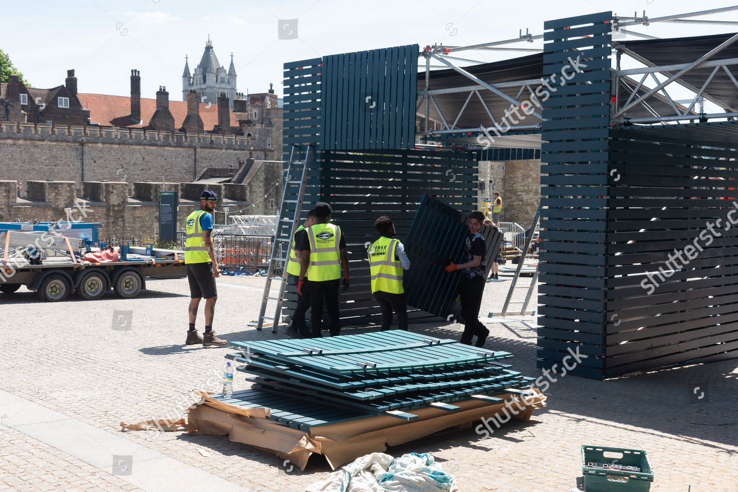Construction Workers Make Final Preparations Visitors Editorial Stock ...