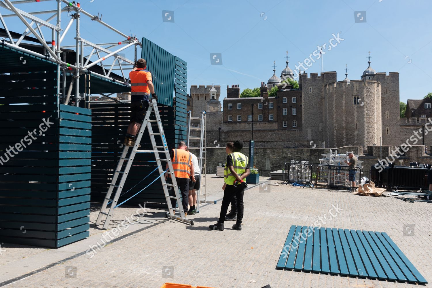 Construction Workers Make Final Preparations Visitors Editorial Stock ...